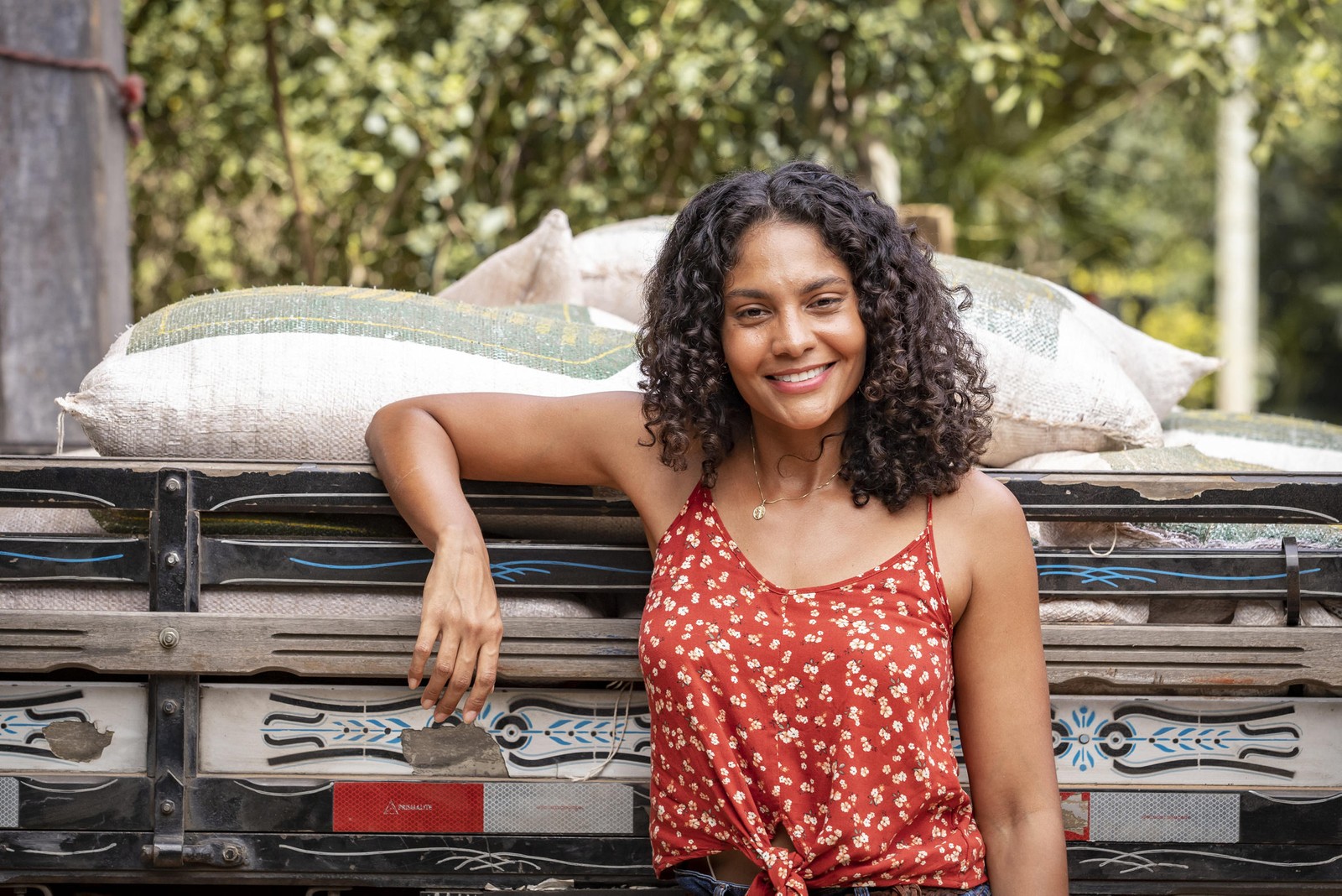 Barbara Reis faz fitagem por uma hora para ter os cachos de Aline de ...