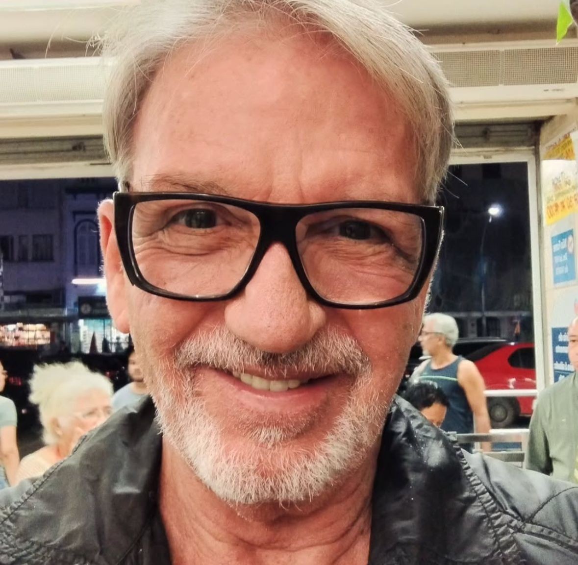 Elizabeth Savalla reúne os quatro filhos, noras e ex-marido, galã dos ...