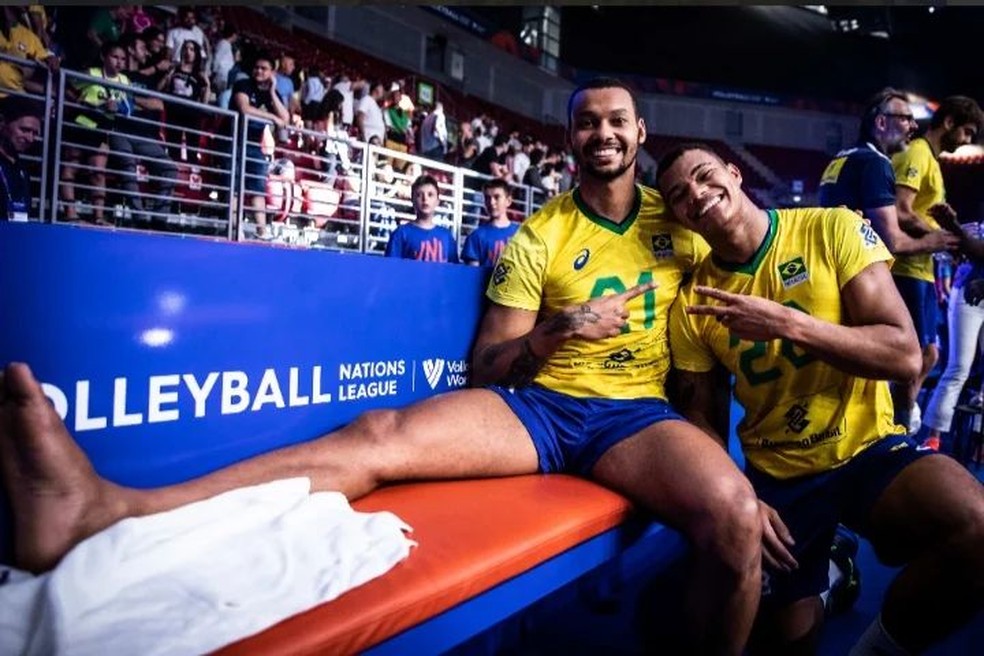 Irmãos e companheiros de quadra, Darlan e Alan do vôlei fazem sucesso ...