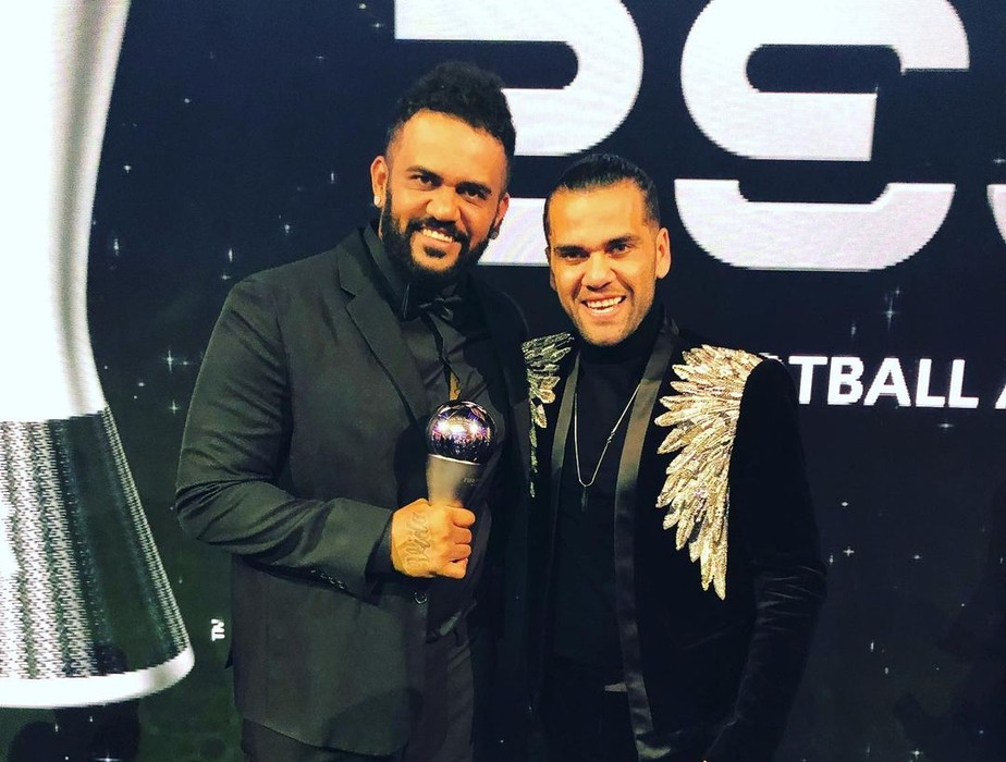 Preso na Espanha, Daniel Alves recebe apoio do irmão: 'Que a justiça de ...