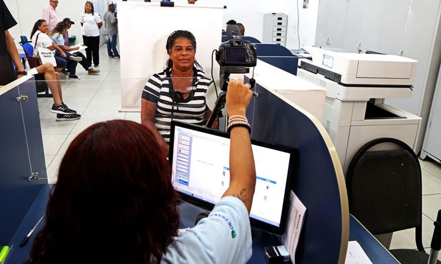 INSS vai passar a exigir novo RG de aposentados e pensionistas a partir ...