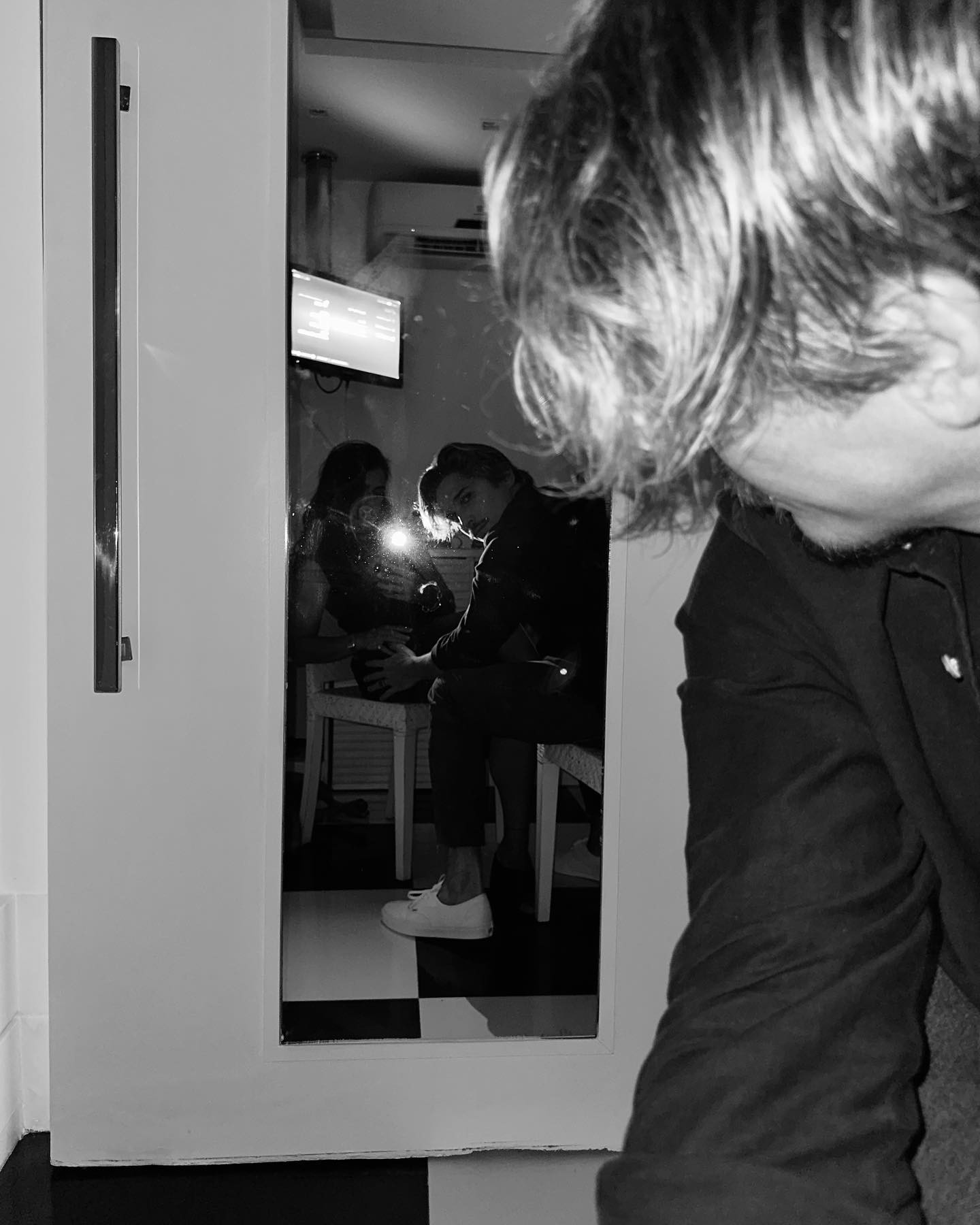 Romulo Arantes Neto e Mari Saad já moram juntos em cobertura de luxo no Rio