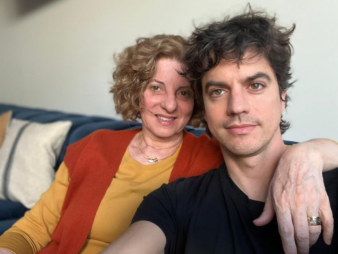 Irmão de Luciano Huck e marido lançam projeto musical nos EUA