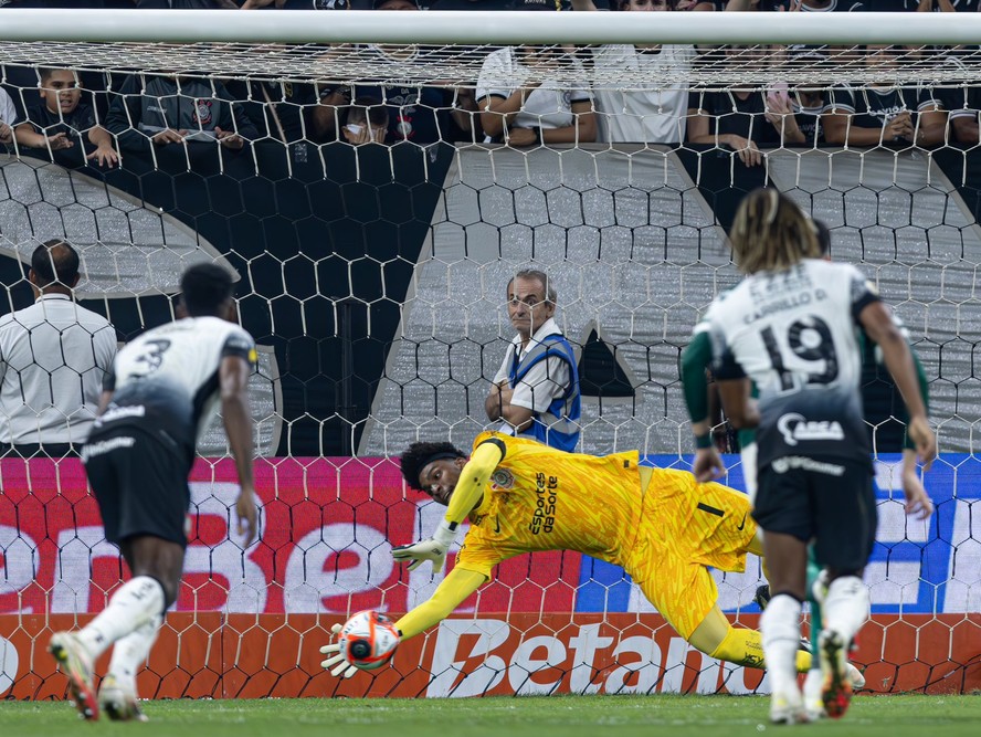 Herói do título do Corinthians, Hugo Souza fez base no Flamengo e ...