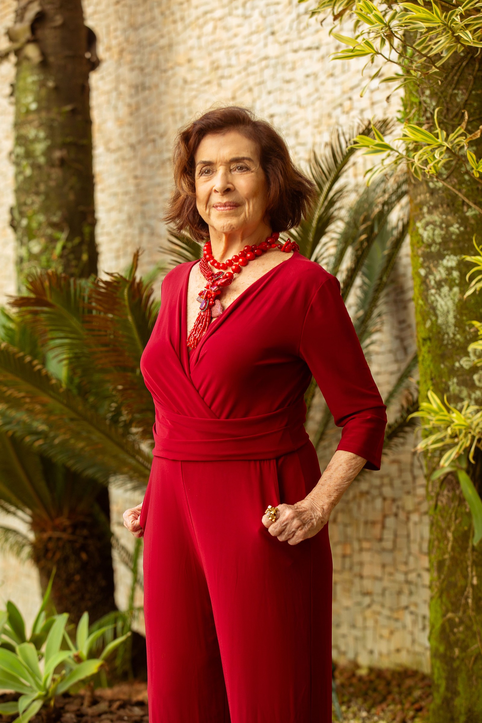 Betty Faria celebra 84 anos com festa em casa e abraço de Marieta ...