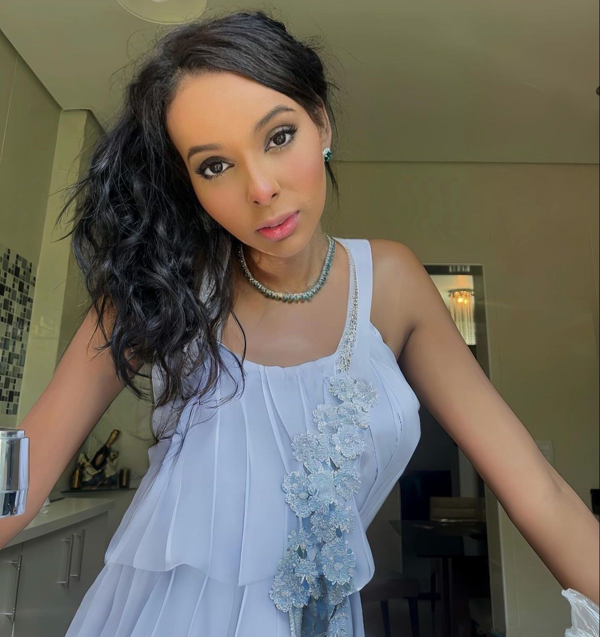 Cantora Ella processa Instagram após ter contas removidas e aponta ...