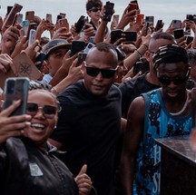Vinícius Jr. visita Cristo Redentor e tira foto no alto da estátua ...