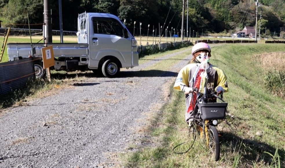 Única criança nascida em vila japonesa conhecida por 'meninos de pano ...