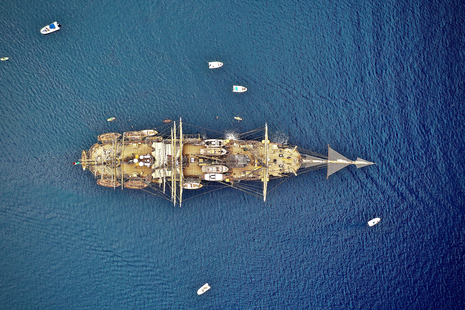 Amerigo Vespucci, conhecido como o navio mais bonito do mundo, chega ao ...