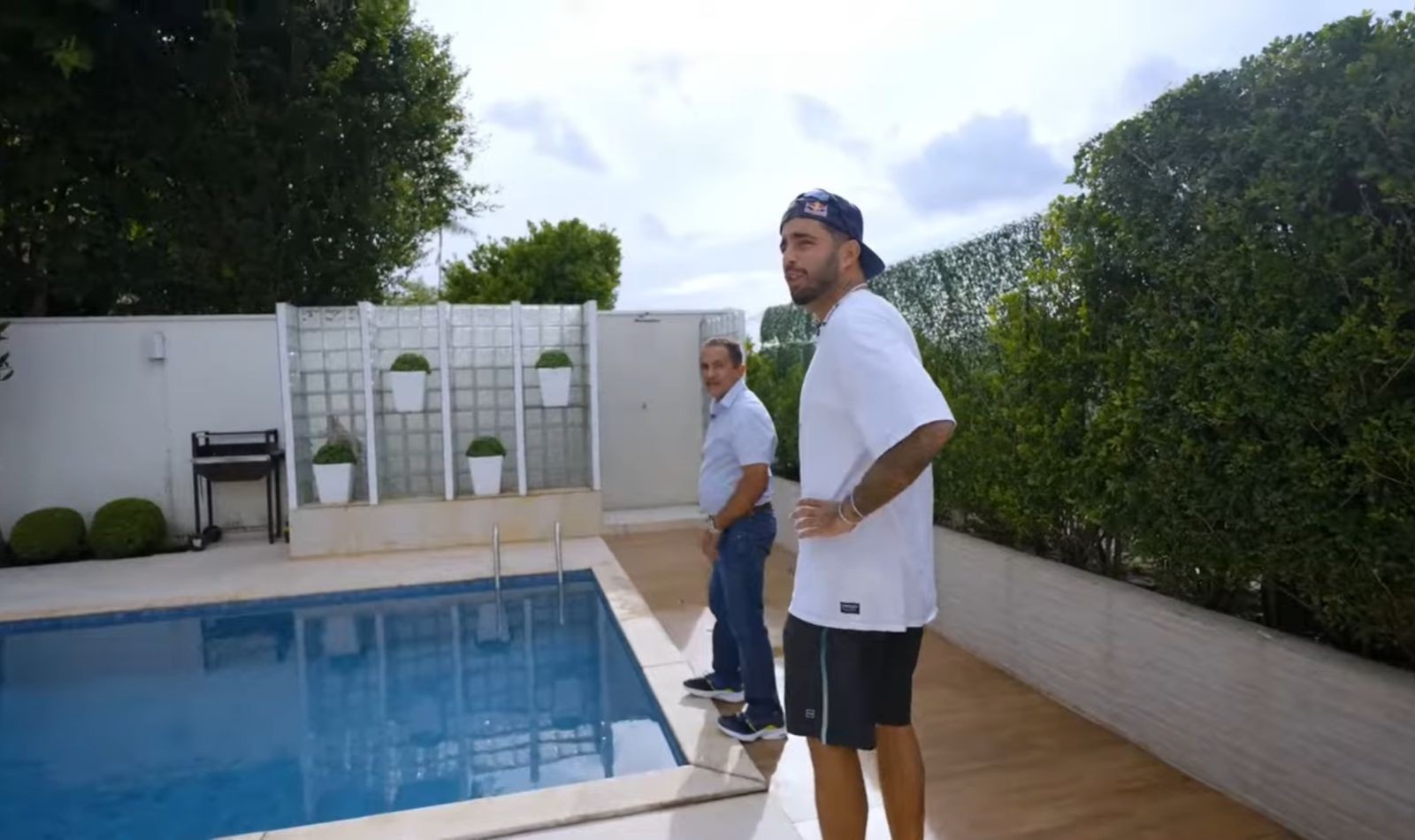 Manoel Gomes Do Hit Caneta Azul Mostra Nova Mansão Em São Paulo Com