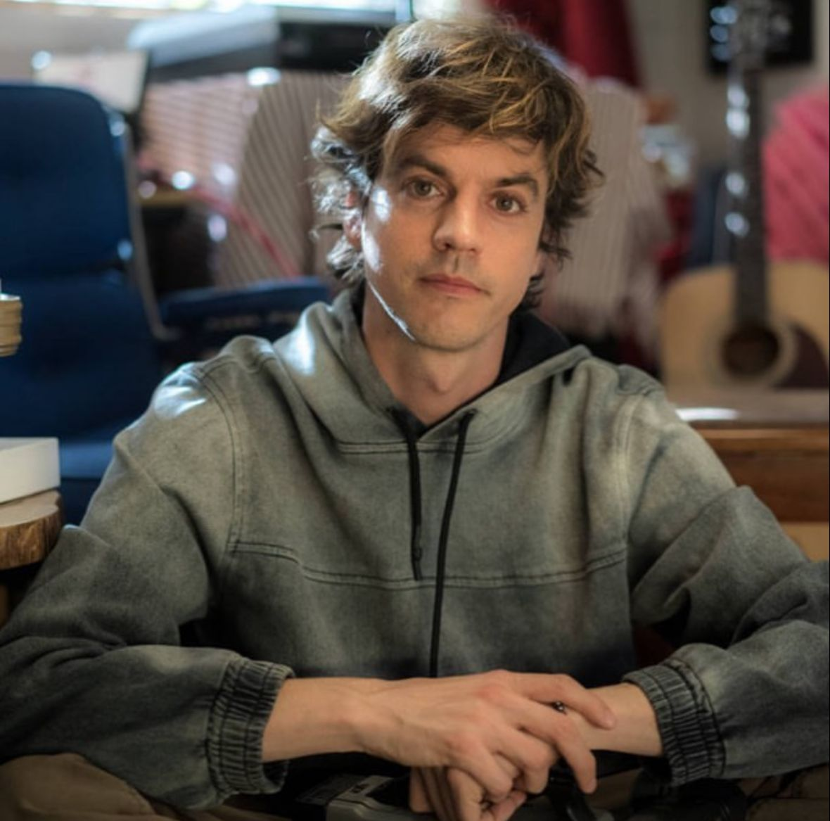 Irmão de Luciano Huck e marido lançam projeto musical nos EUA