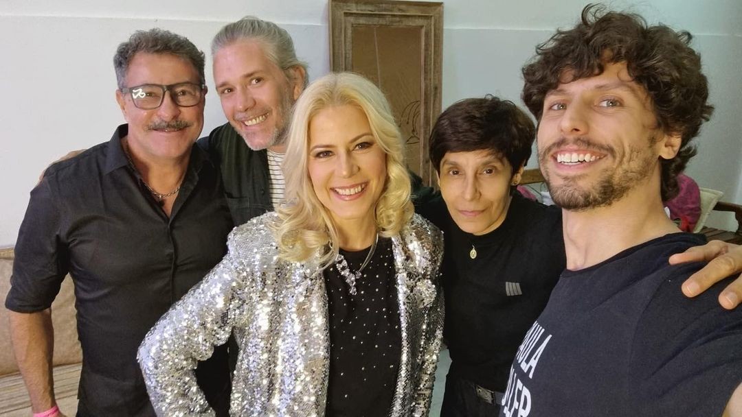 Filho de Paula Toller acompanha a mãe em turnê após dirigir clipe da ...