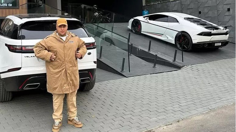 MC Ryan surpreende ao envelopar Lamborghini em homenagem ao Corinthians ...