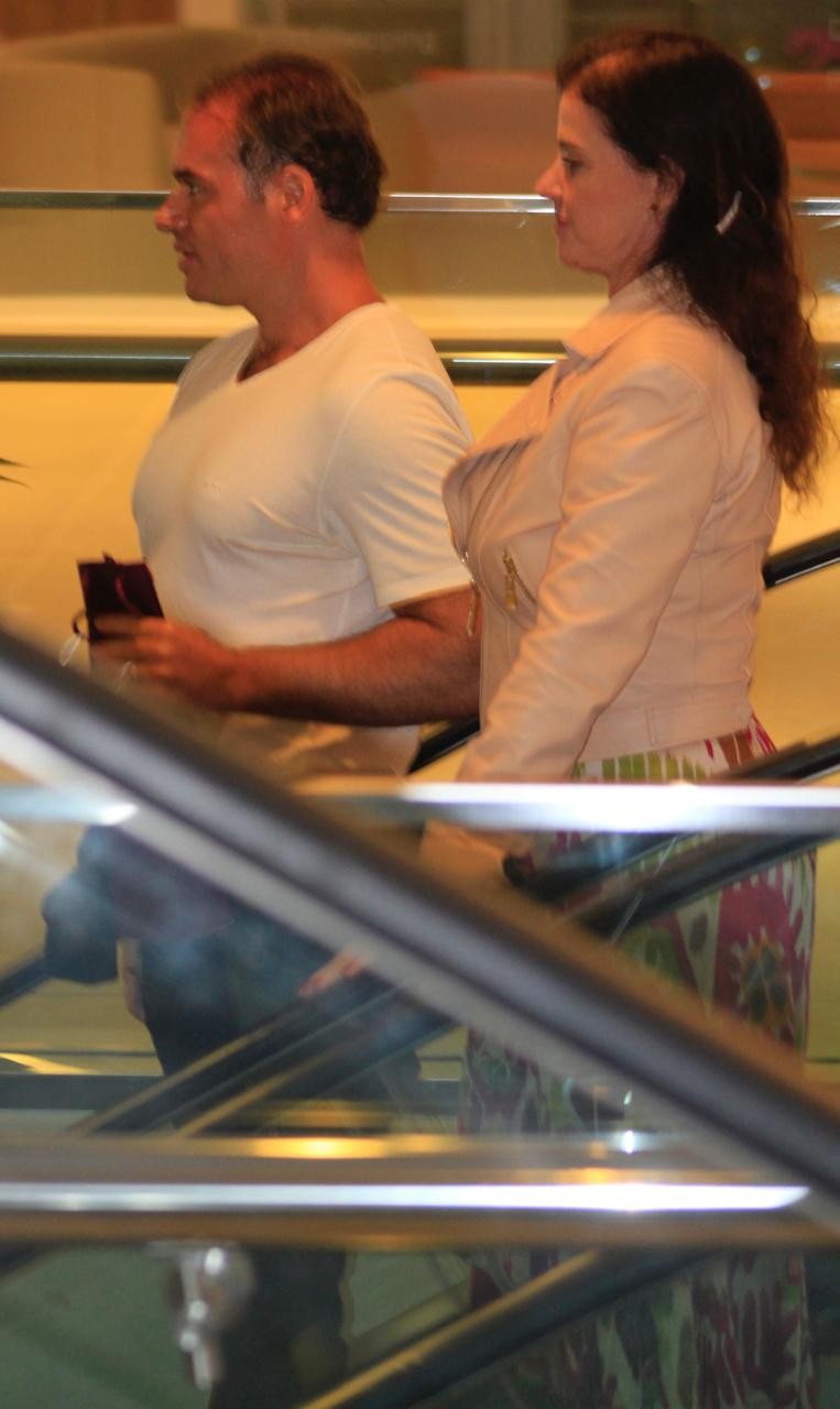 Após se reaproximar do filho, Luma de Oliveira é flagrada em passeio ...