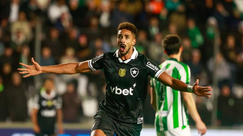 Flamengo e Palmeiras duelam em guerra-fria e marcam presença nos ...