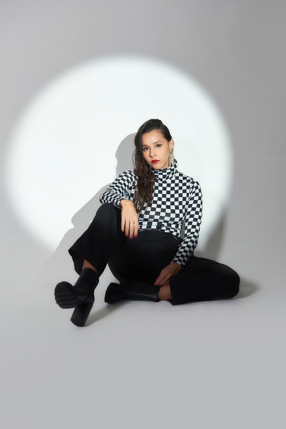 Thati Lopes, de 'Terra e paixão', se emocionou escondida ao gravar com ...