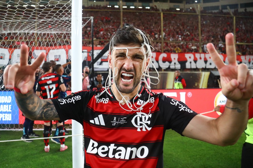 Arrascaeta, do Flamengo, é eleito o Rei da América e supera Messi com ...