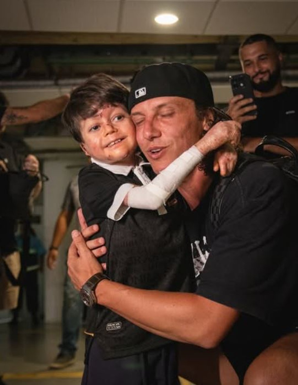 À espera de seu troféu da Fifa na mala de Vini Jr., Menino Gui ganha ...