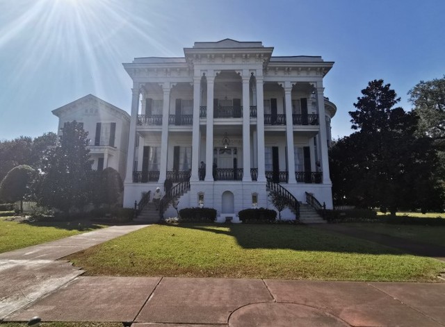 Maior mansão histórica do Sul dos EUA, com 165 quartos, é destruída por ...