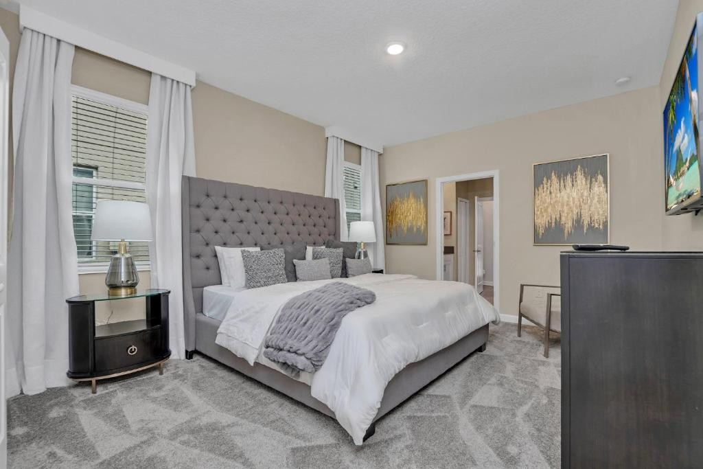 Mansão temática de Deborah Secco com nove quartos nos EUA pode ser alugada por R$ 3 mil a diária ...