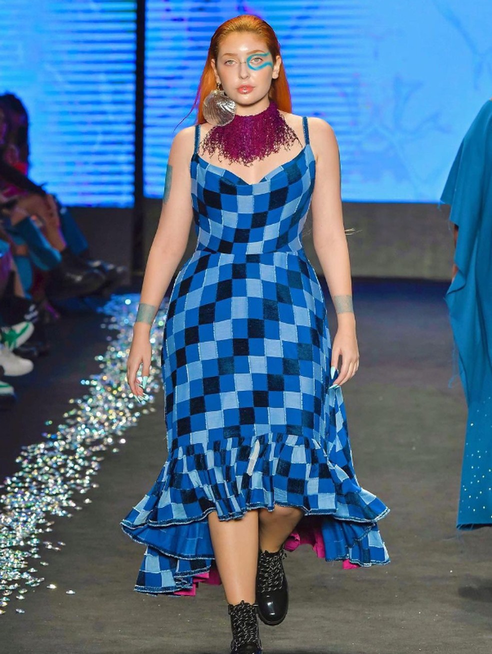 Modelo filmada aos beijos na cama com Fiuk desfilou no SPFW: Saiba quem ...