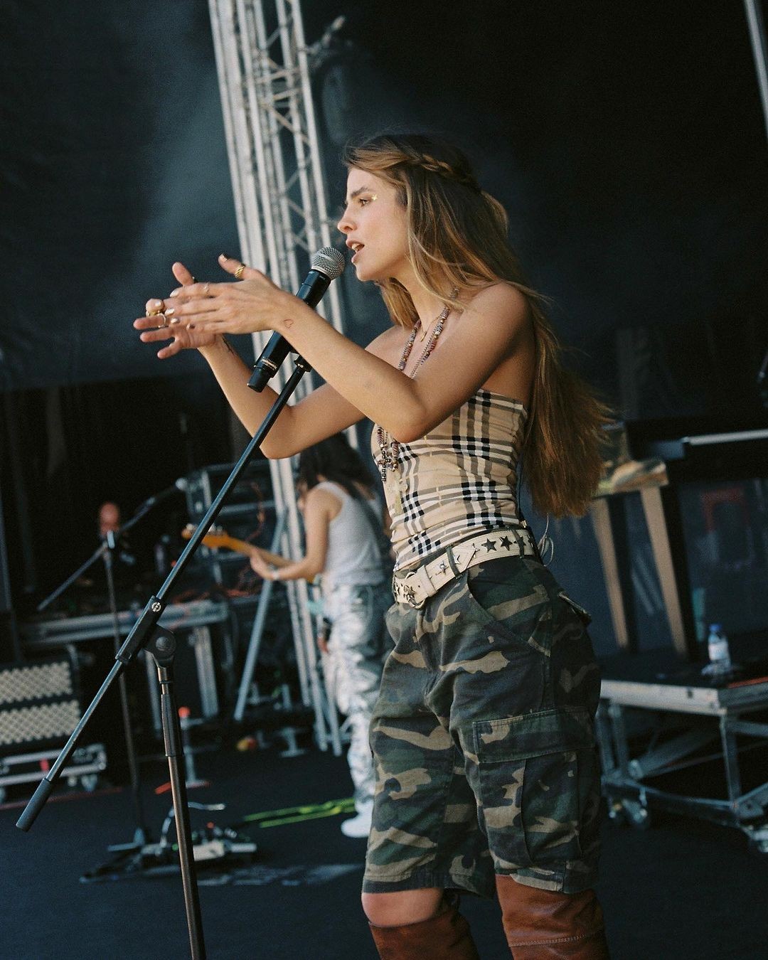 Giulia Be fala sobre carreira internacional, fim de turnê e namoro à ...