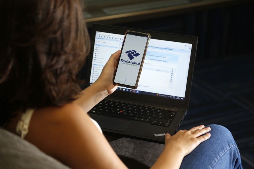 IR 2023: quem quiser entrar no primeiro lote de restituições tem uma ...