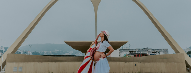 Recém-separado de influenciadora, chefão da Viradouro vive affair com porta-bandeira do Salgueiro
