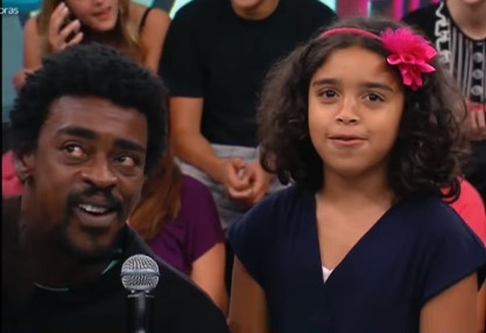 Filha de Seu Jorge, Flor ganha novos seguidores após cantar com o pai ...