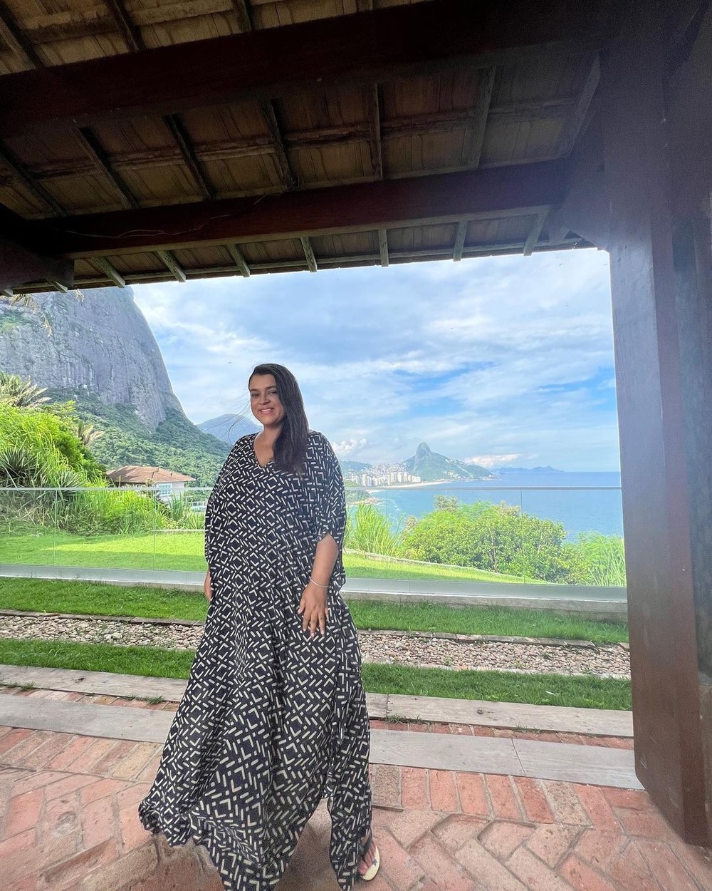 Mansão com vista cinematográfica, altar e inspiração na Bahia foi ...