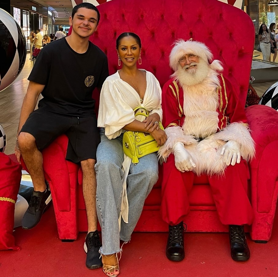 Ex Globeleza Valéria Valenssa Aparece Em Foto Com Filho E Seguidores Reagem Sempre Um Show