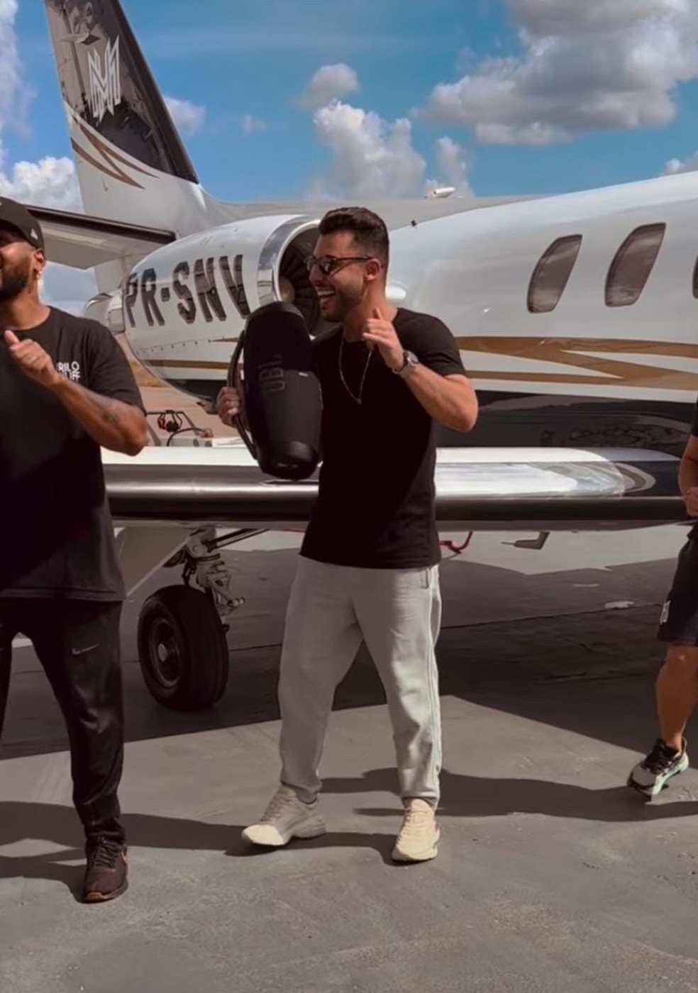 Murilo Huff adere à onda sertaneja e compra jatinho por R$ 10 milhões