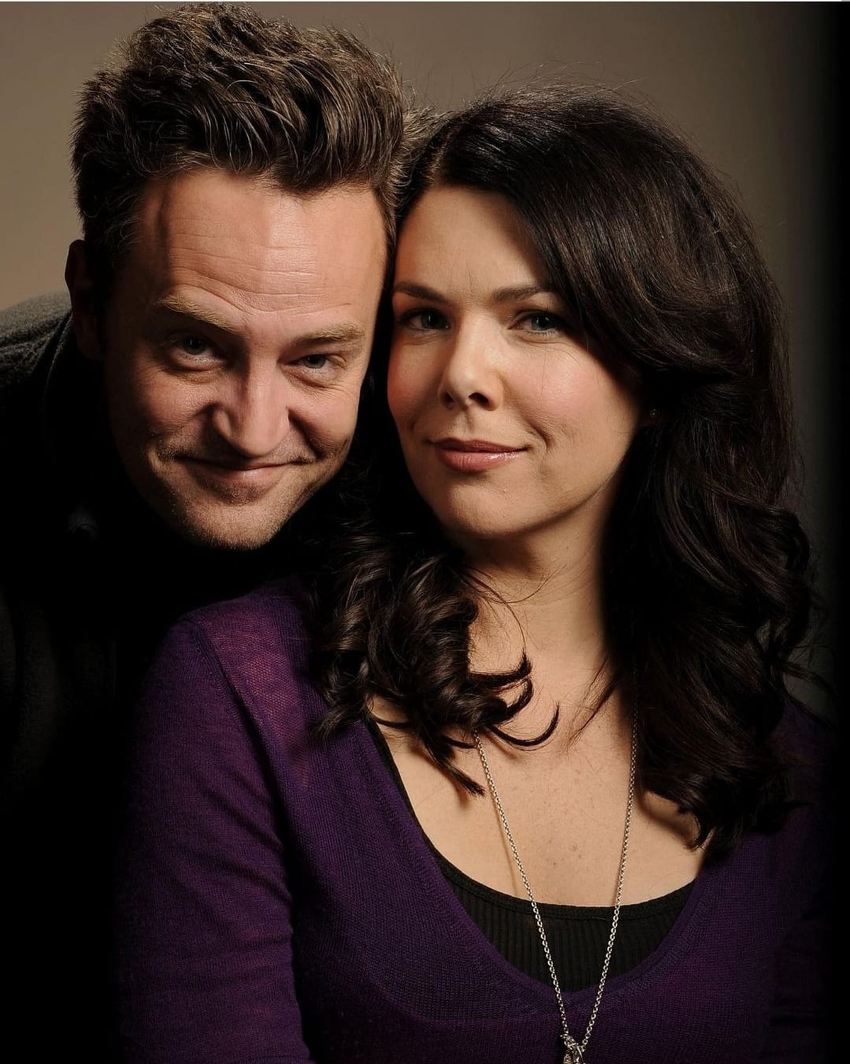 Matthew Perry namorou estrela de 'Gilmore Girls', Lauren Graham, em ...
