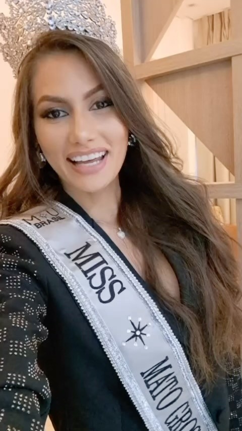 Amado Batista marca casamento com com miss 50 anos mais jovem
