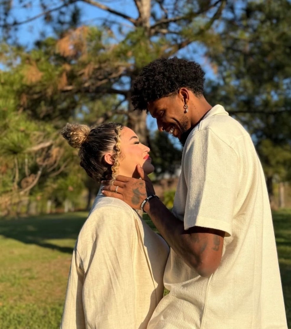 Namorada mostra emoção de Hugo Souza em convocação após perda de gêmeos ...