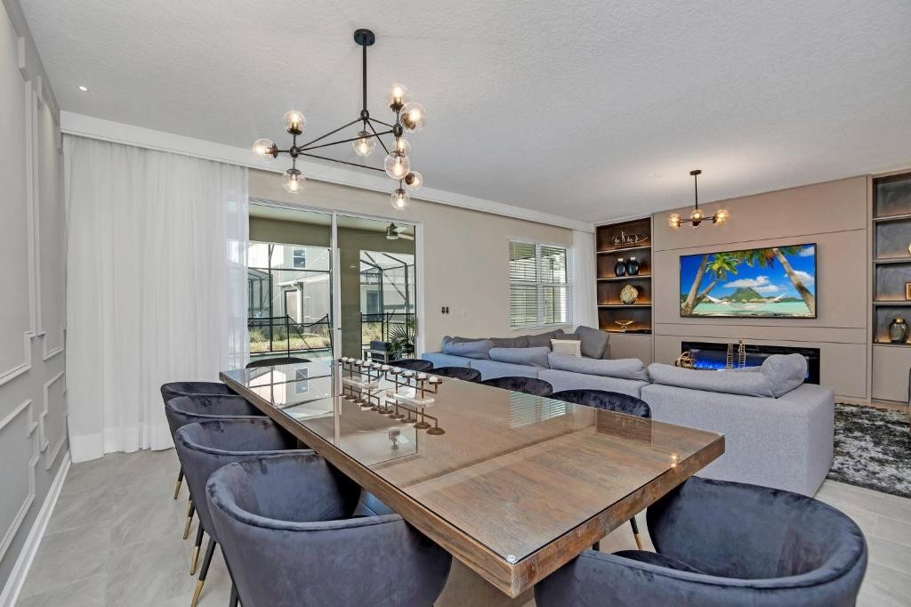 Mansão temática de Deborah Secco com nove quartos nos EUA pode ser alugada por R$ 3 mil a diária ...