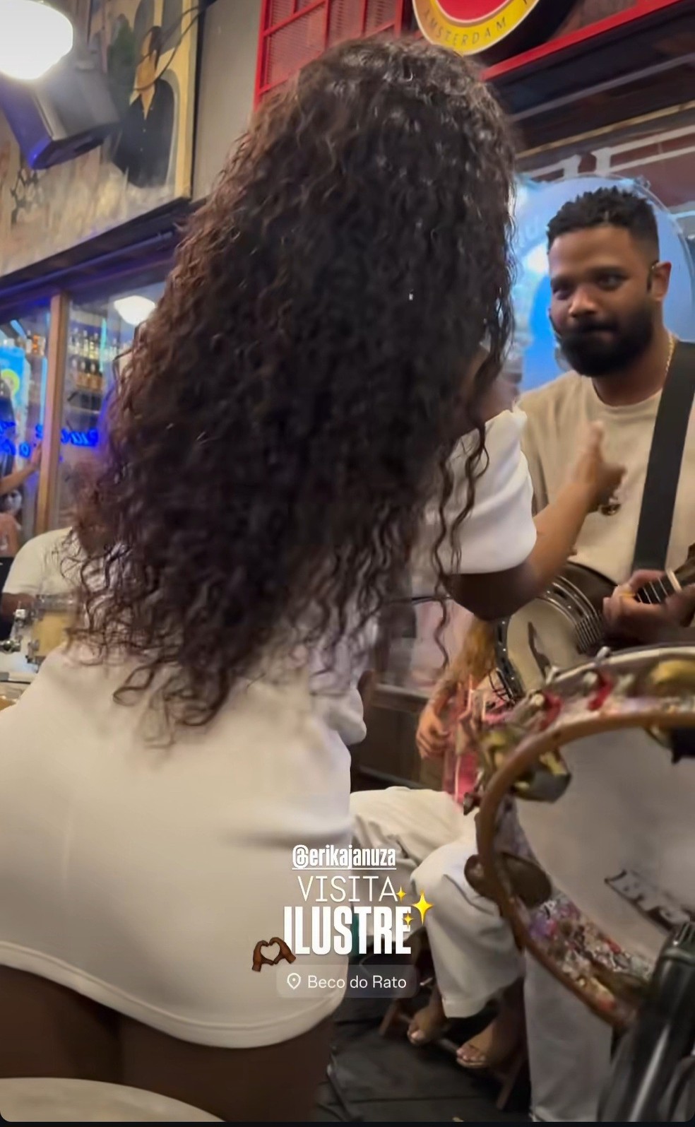 Novo casal na área! Erika Januza e Arlindinho engatam discreto affair