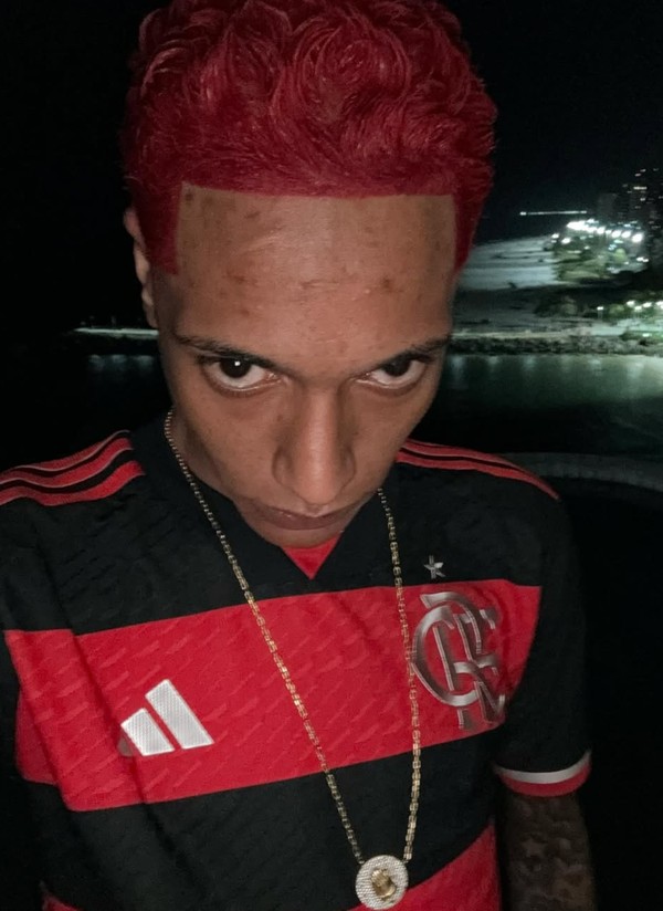 Oruam comemora aniversário com bolo em homenagem a Neymar e muda visual ...