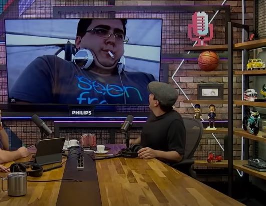 André Marques refaz famoso meme e desabafa: 'Tinha meus momentos de dores'