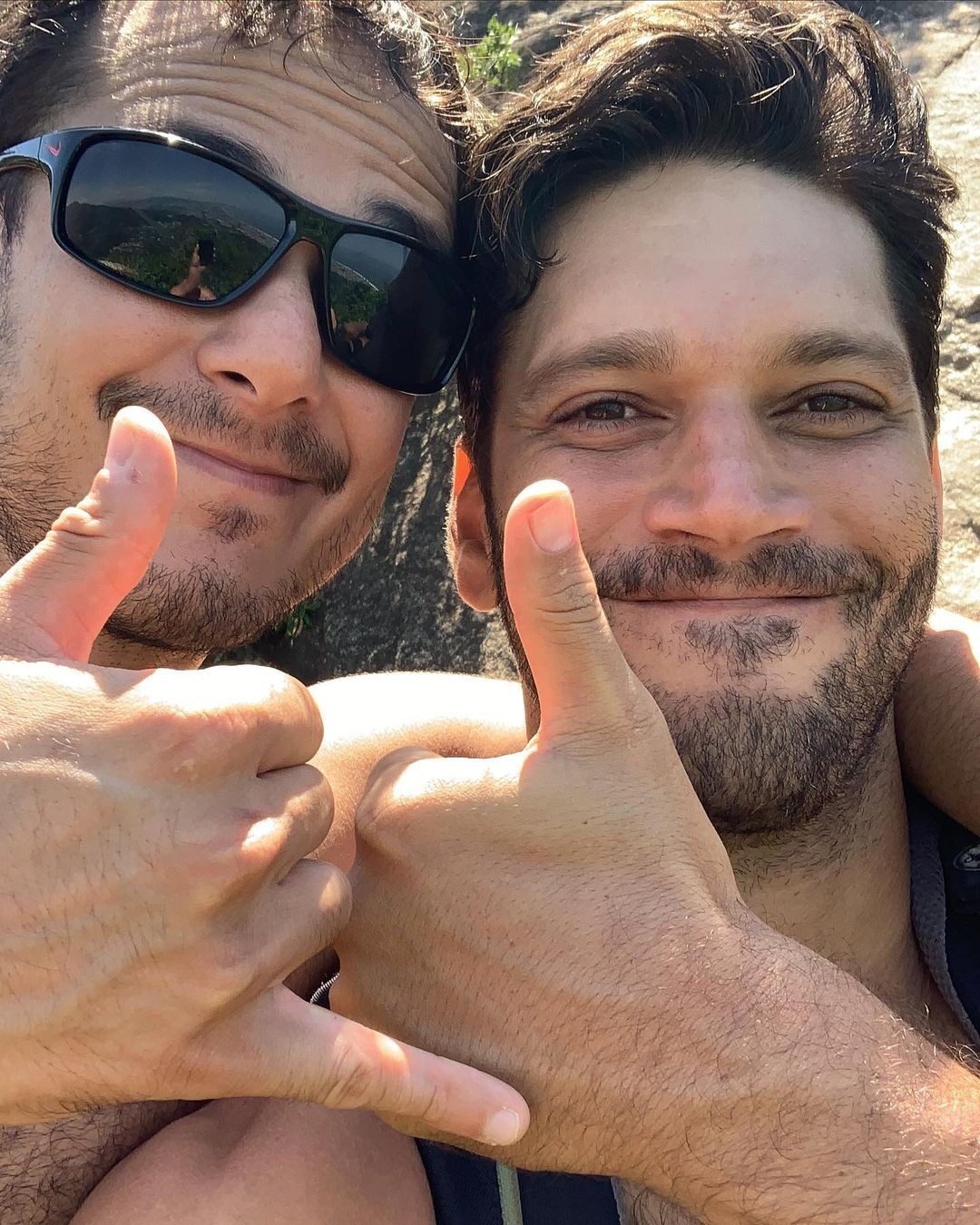 Armando Babaioff se declara no aniversário do namorado: 'Te amo'