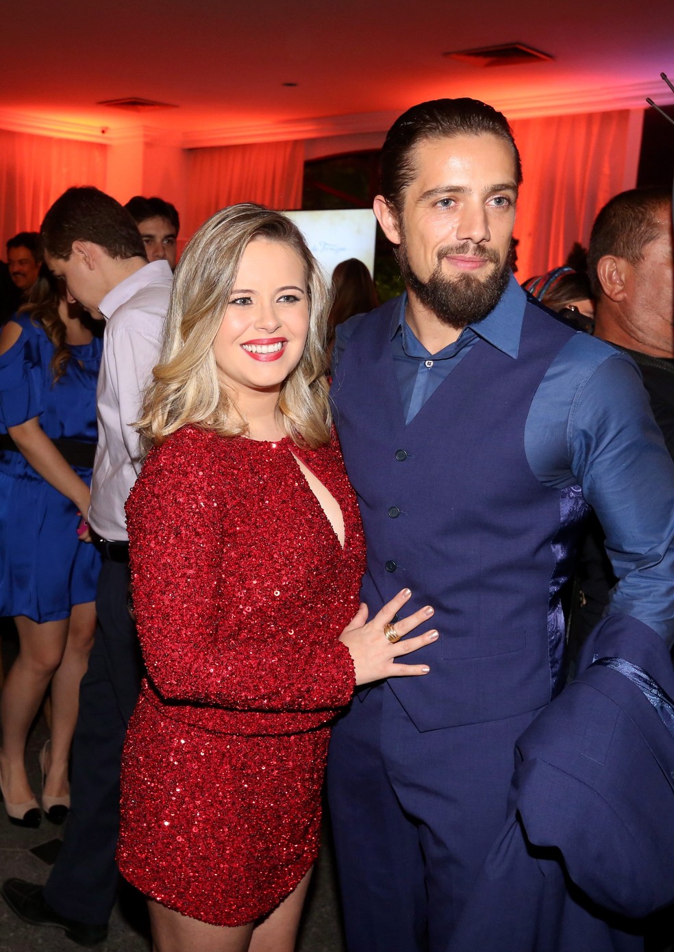 Voltaram! Rafael Cardoso e Vivian Linhares surgem agarradinhos e aos ...