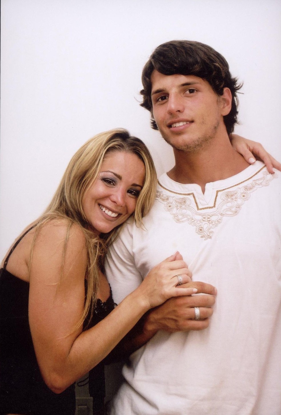 Danielle Winits conta que filho a indagou sobre seu passado amoroso com ...