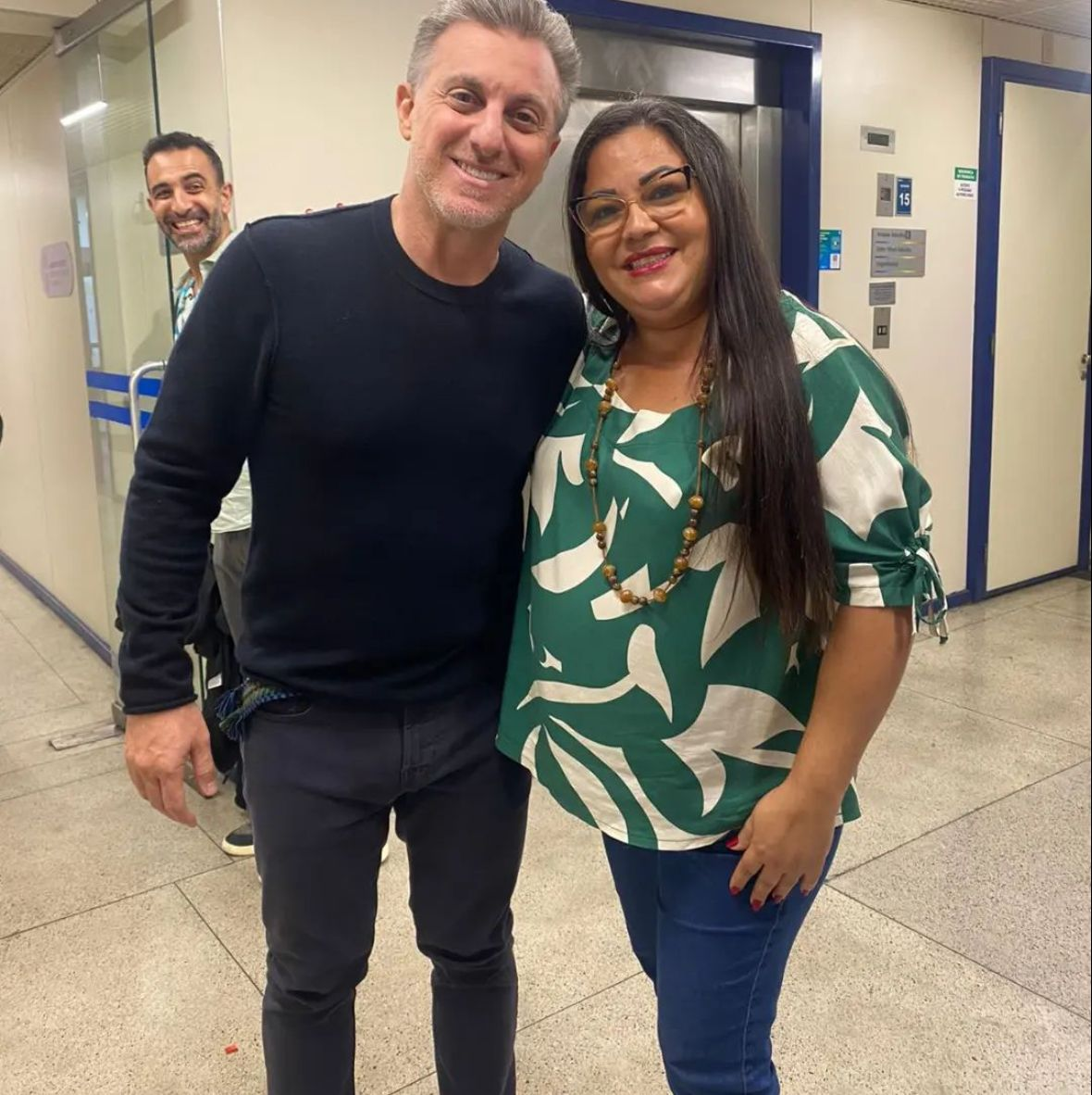 Mulher do meme 'Que show da Xuxa é esse?' passa por transformação para ...