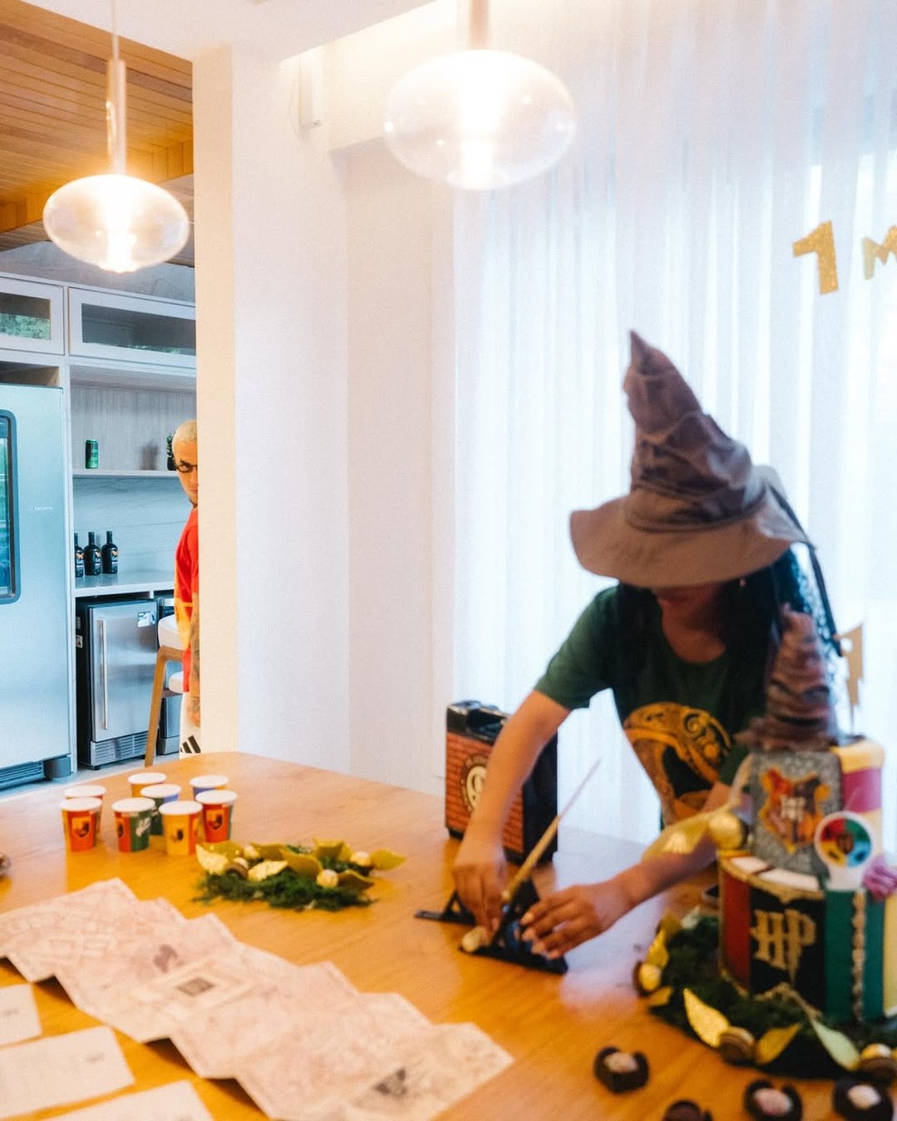 Lorena Maria e MC Daniel comemoram 1º mês do filho com o tema 'Harry ...