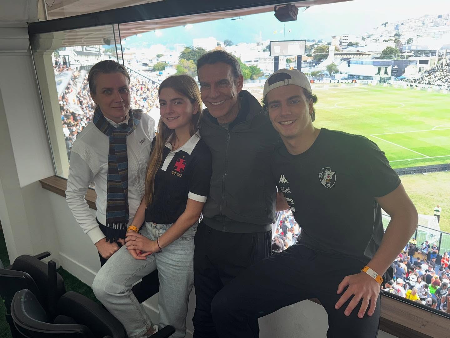 Aos 19 anos, filho galã de Mario Gomes lança música e dá início à ...