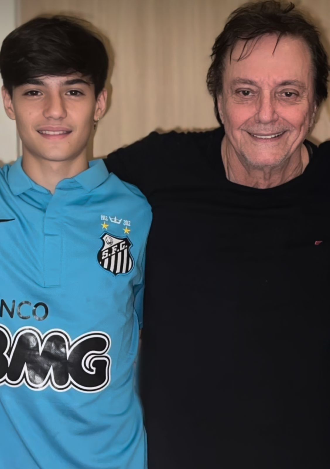 Mari Alexandre celebra 50 anos com o namorado e o filho que teve com ...