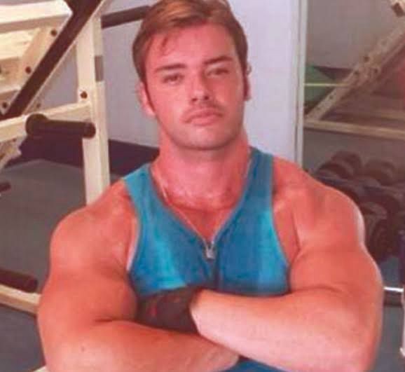 Em rara aparição, Thor, Olin e Eike Batista posam ao lado de suas mulheres