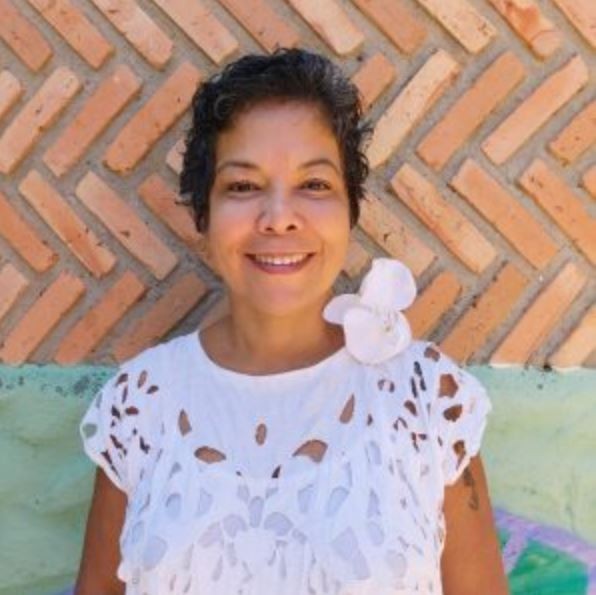 Ex-cantora, Angela Mattos vive hoje em Alto Paraíso, Goiás, e se ...