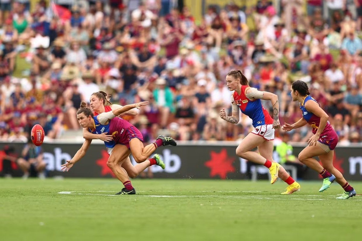 Conheça o futebol australiano, modalidade popular no país-sede da Copa ...