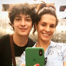 Helena Ranaldi faz aparição com filho e semelhança impressiona: 'Meu clone'